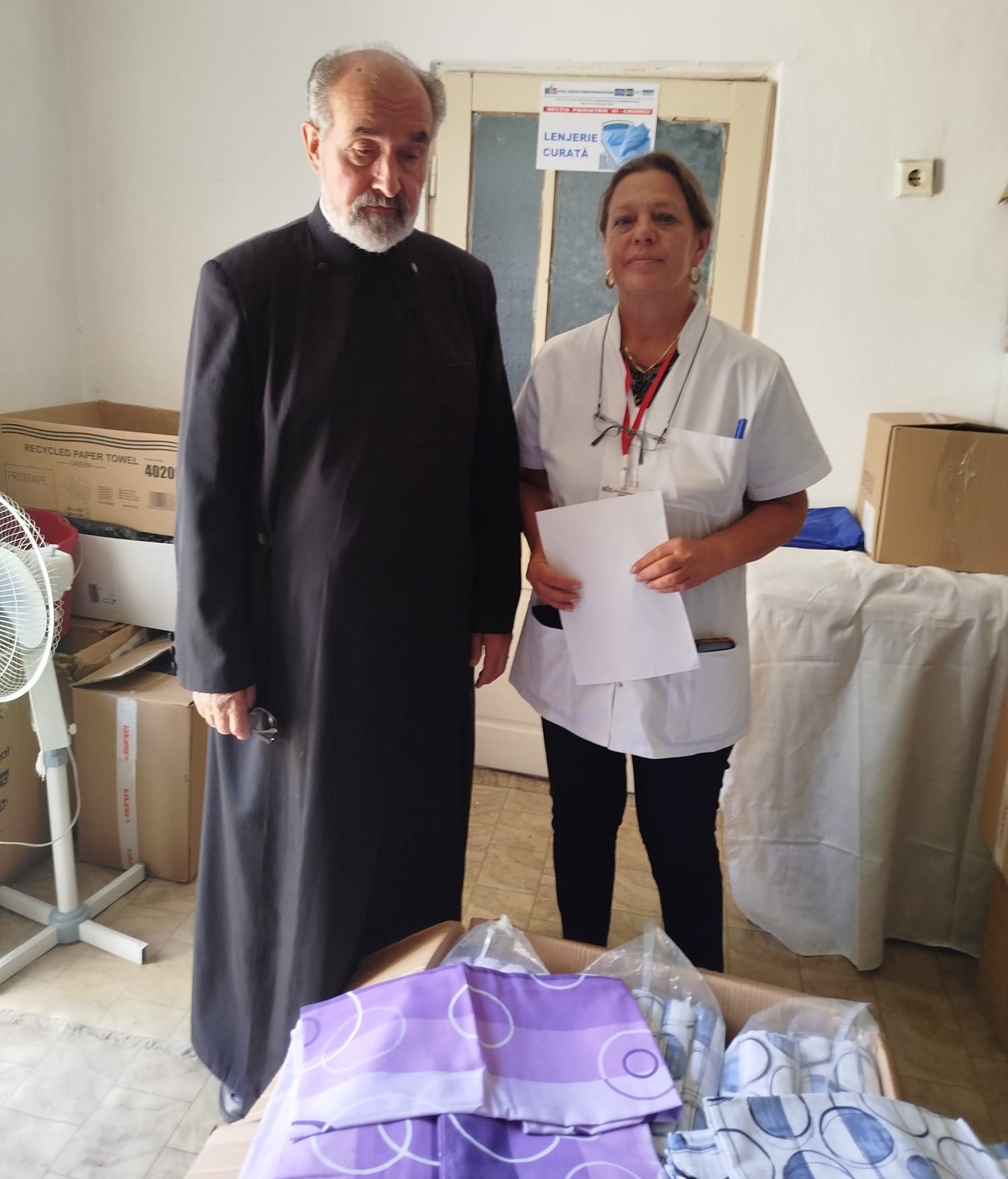 Donație pentru o secție de la spital, un preot a fost mesagerul faptei ...