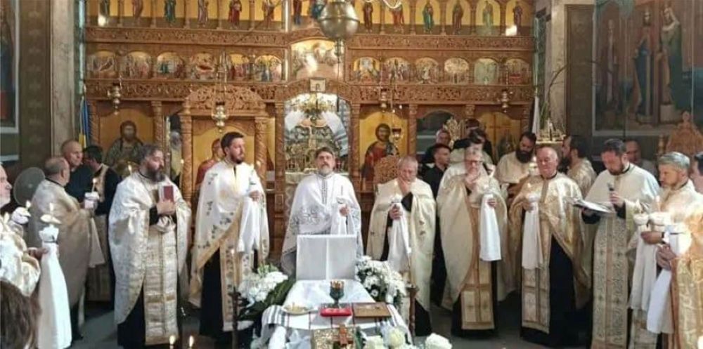 Preot din Botoșani condus pe ultimul drum într-o mare de durere – VIDEO ...