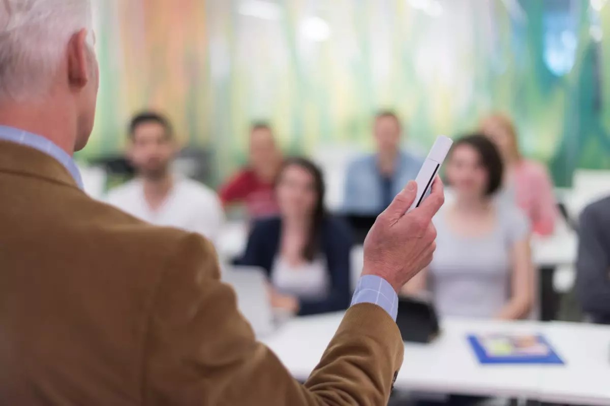 Profesorii ai căror elevi obțin note mici la simularea la BAC vor fi ...