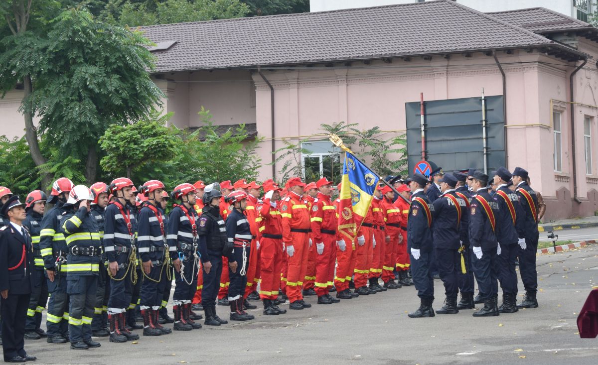 Aplauze, premii si mesaje de sustinere pentru pompierii botosaneni ...