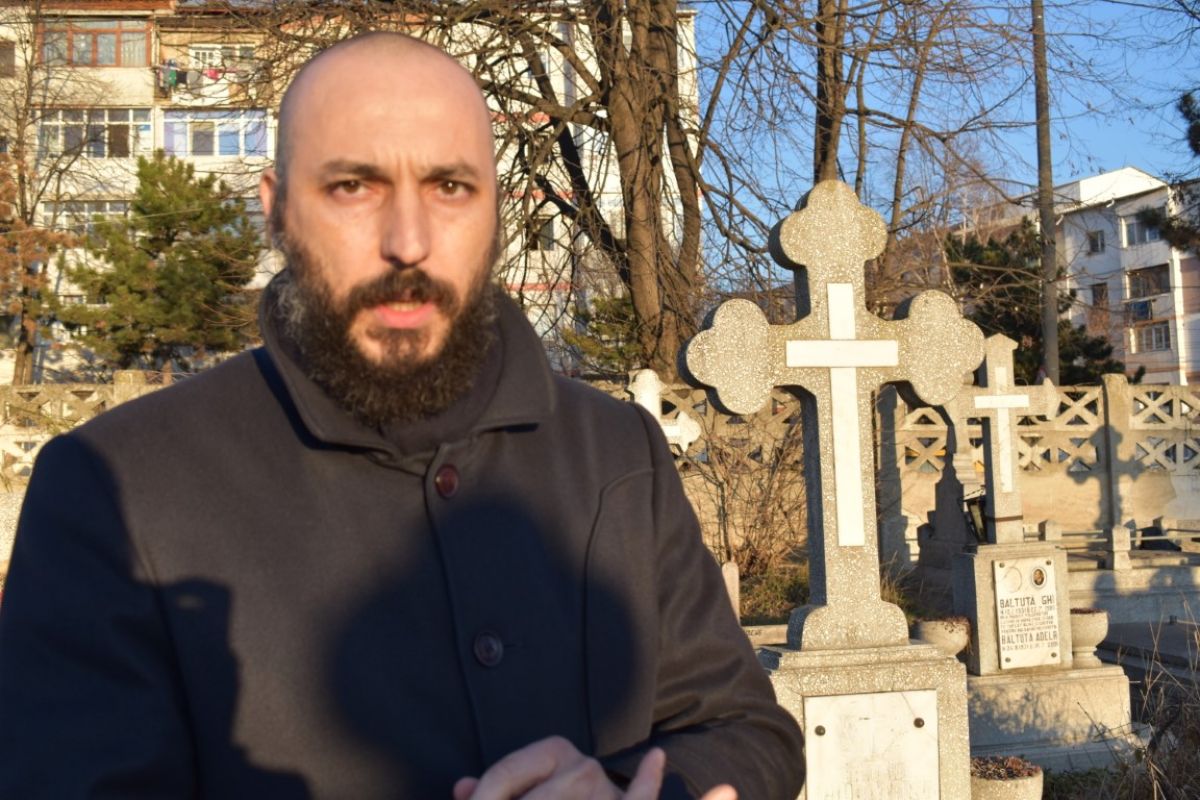 Bogdan Carausu, de langa mormantul elevului Calinescu: Avem atatia ...