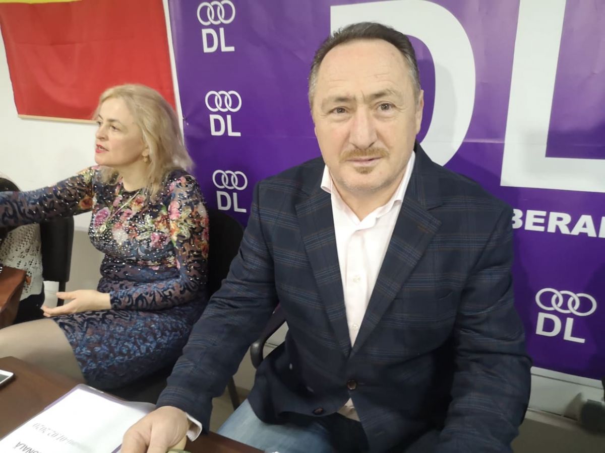 Dumitru Balan a cedat sefia filialei partidului in favoarea unui vechi ...