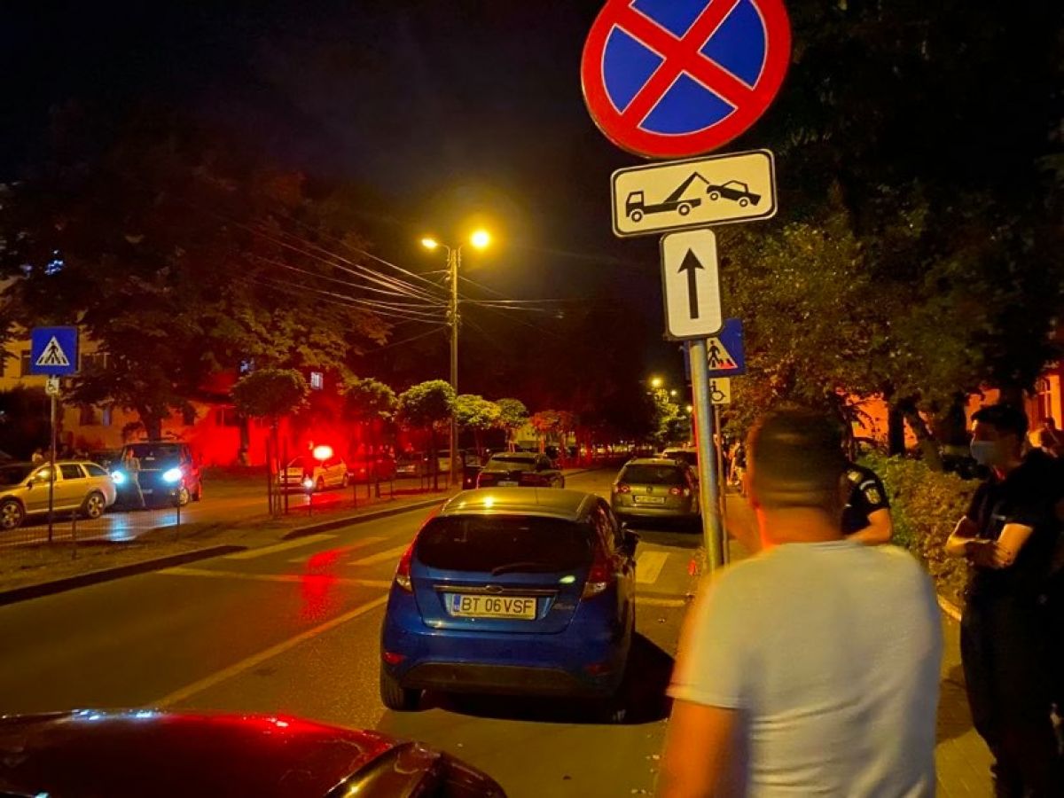 Femeie intr-o balta de sange dupa un accident extrem de grav pe strada ...