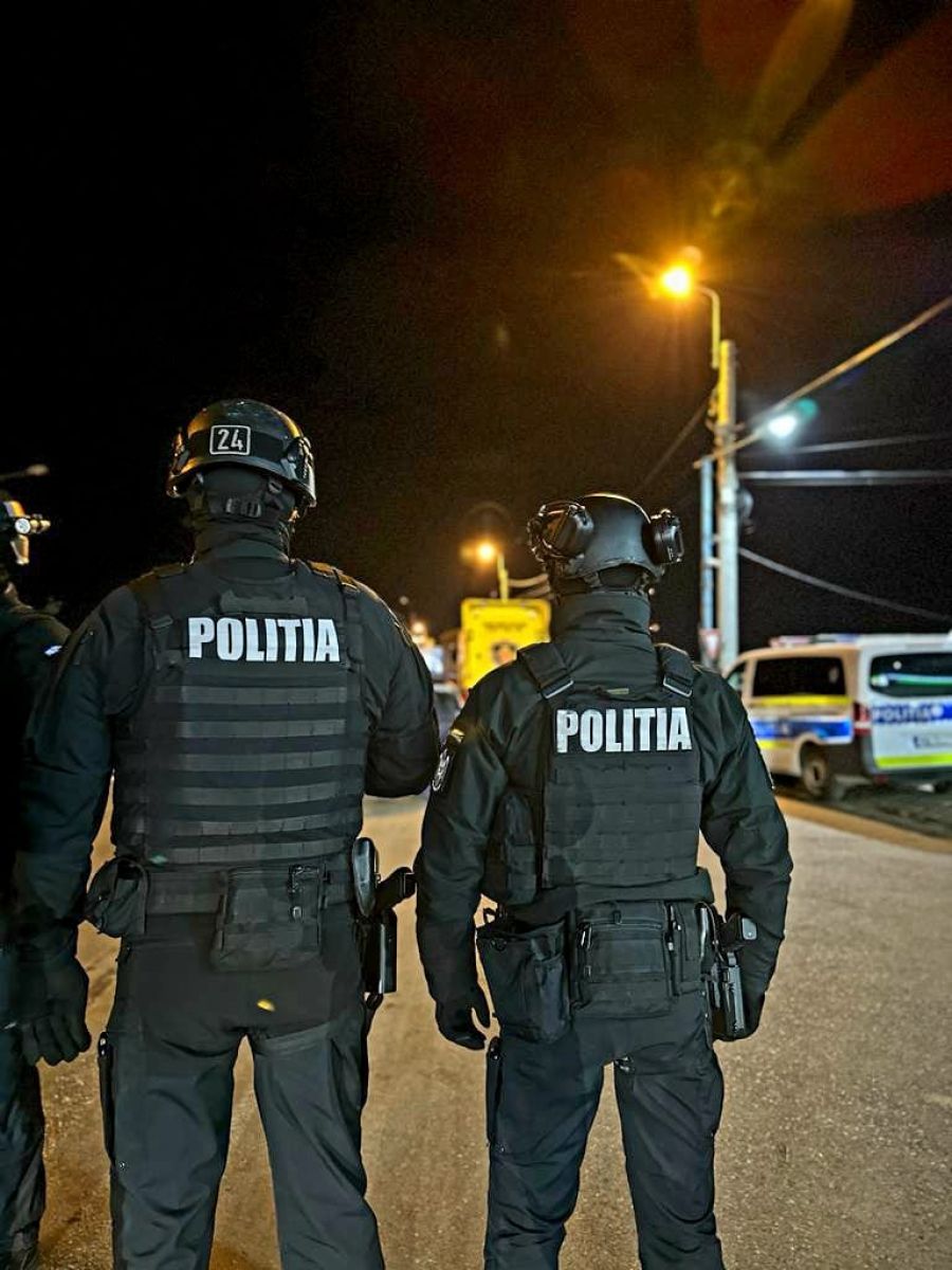 Politisti, jandarmi si trupe speciale pe strazile orasului: Grupari ...