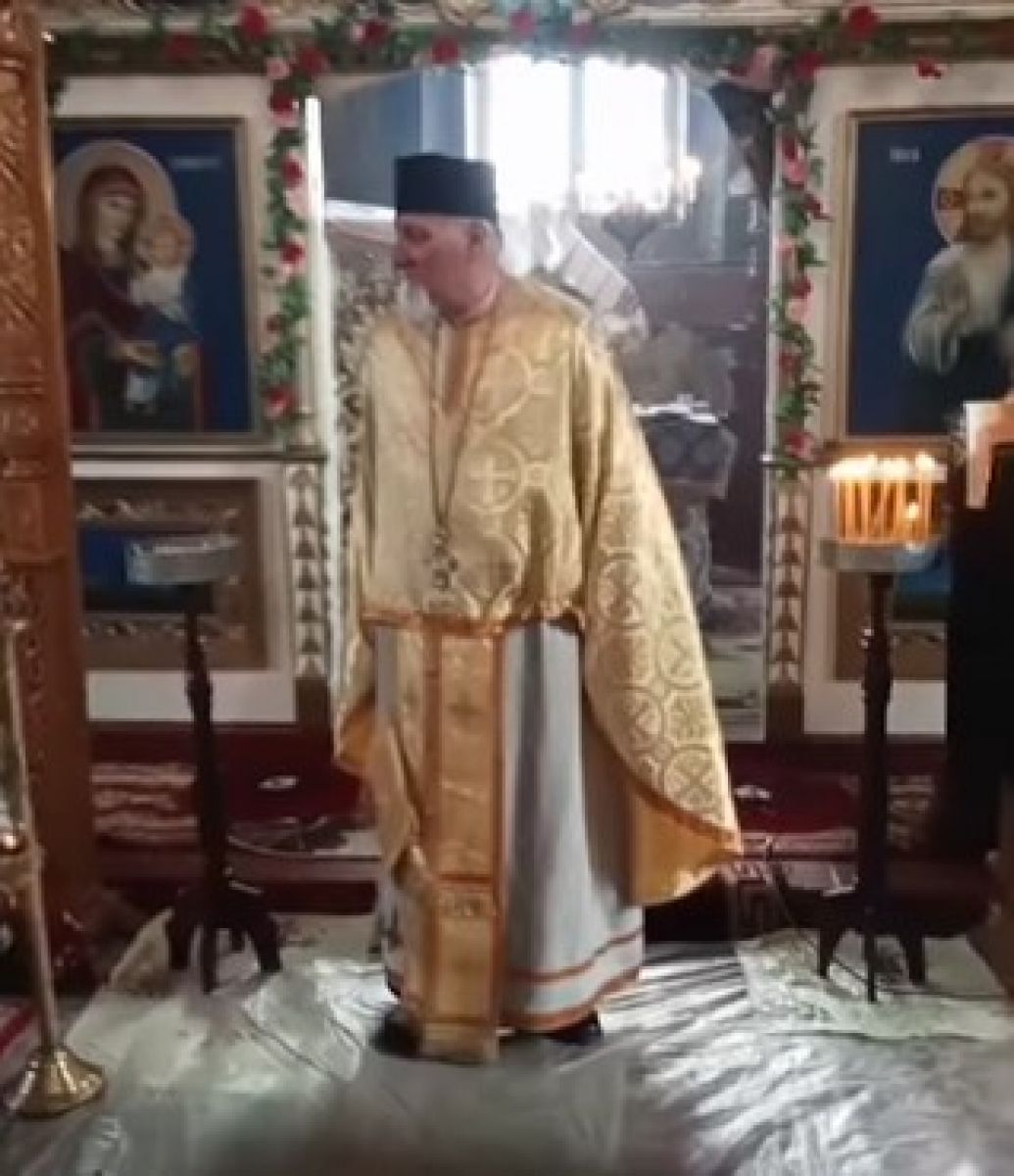 Sarbatoare intr-o biserica din Botosani, preotul cuprins de emotii: Mi ...