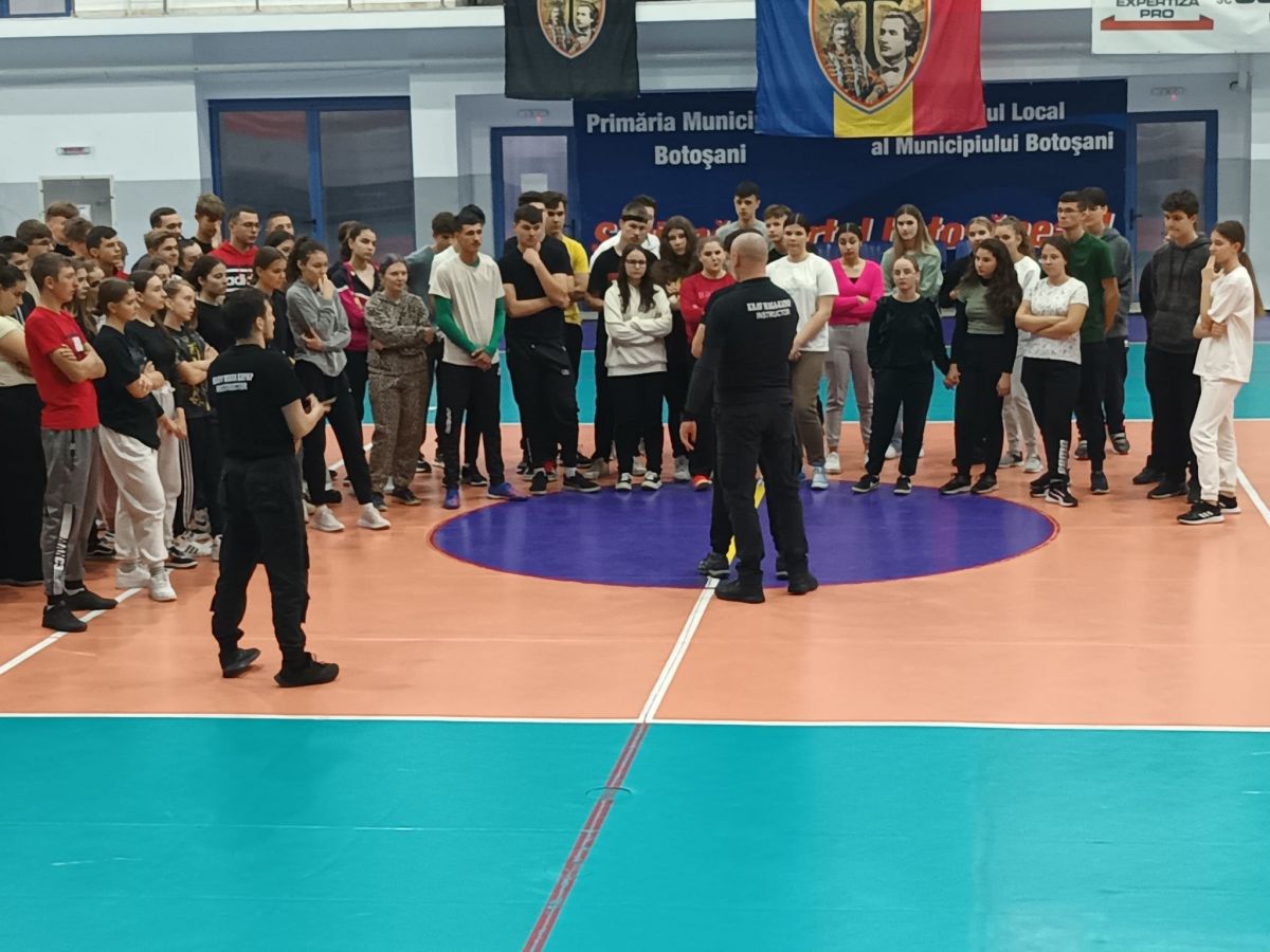 Seminar cu 100 de elevi: Incercam sa construim un viitor mai bun, sa ...