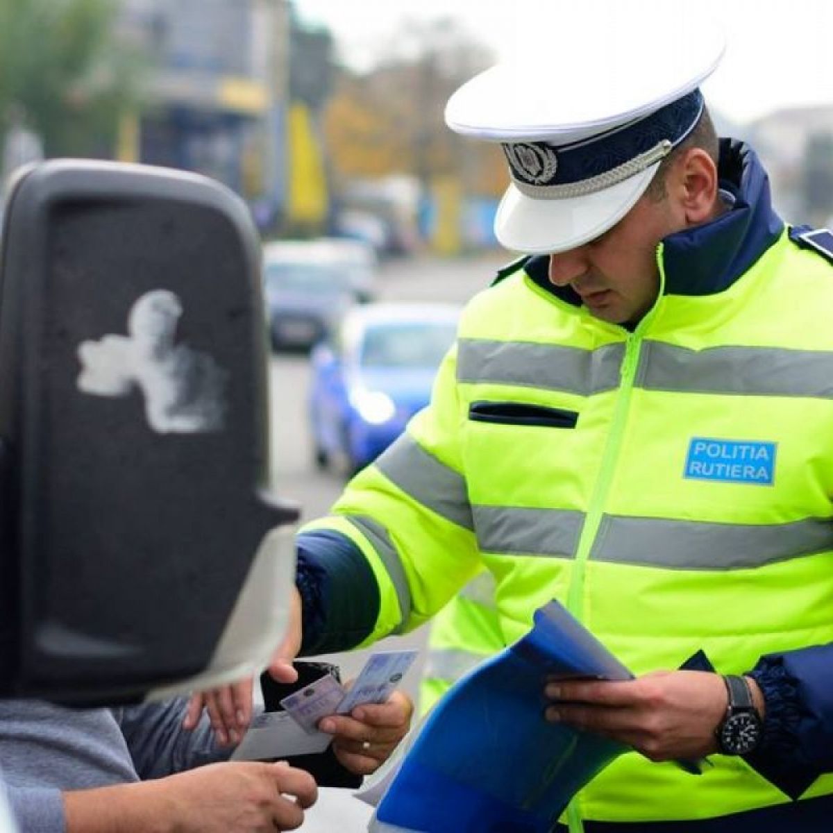 Sofer botosanean oprit in trafic de politisti si amendat cu 5.000 de ...