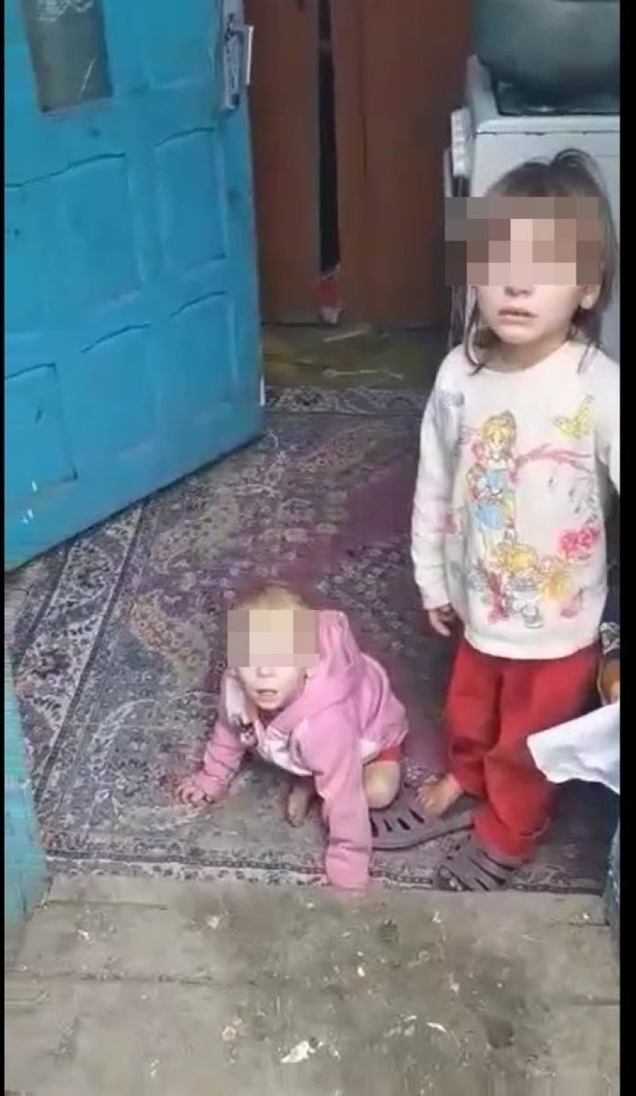 PATRU copii luati cu Politia de Directia Copilului dintr-o casa murdara ...