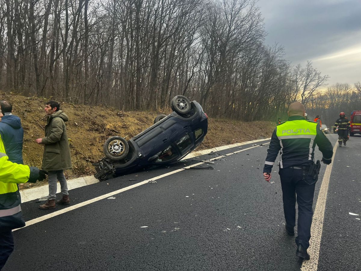 ACUM: Accident GRAV la Zaicesti, doua masini s-au izbit, iar una a ...