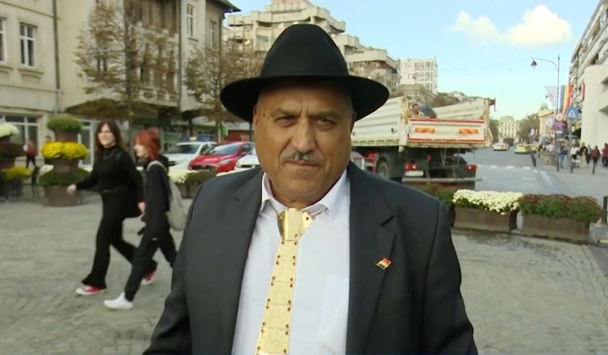 Bulibasa s-a dus cu o cravata de aur la pelerinajul de la Mitropolia ...