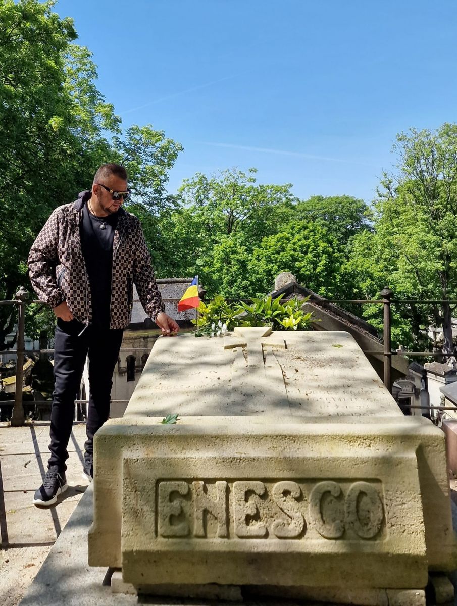 Conducatorul Filarmonicii Botosani, omagiu plin de amar la cavoul lui ...