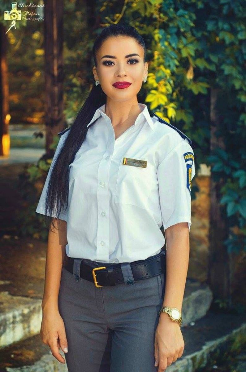 Jurnalistii francezi fermecati de frumusetea unei politiste de la ...