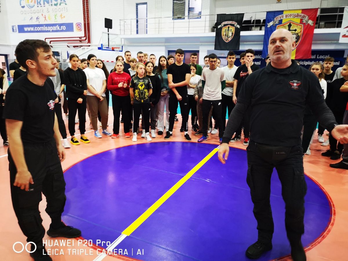 Seminar cu 100 de elevi: Incercam sa construim un viitor mai bun, sa ...