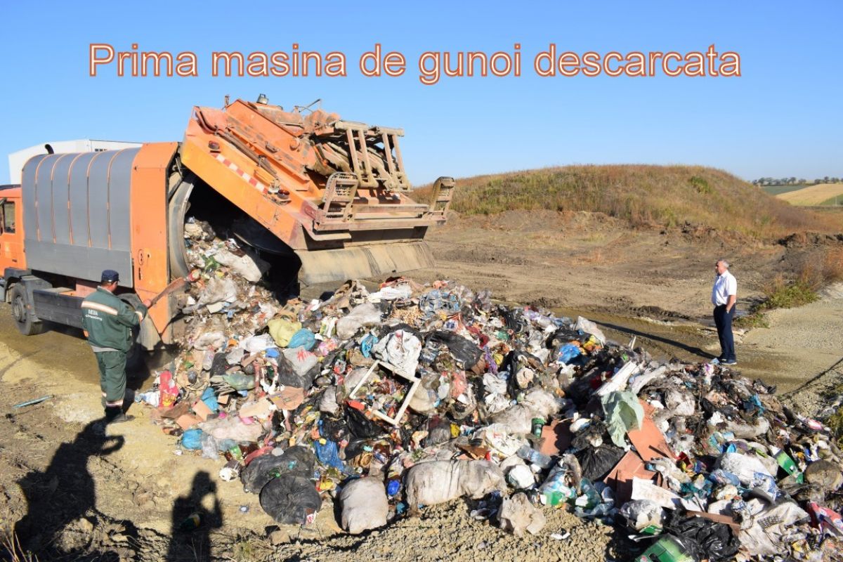 REPORTAJ : Moment istoric? Prima masina de gunoi care-a descarcat la ...
