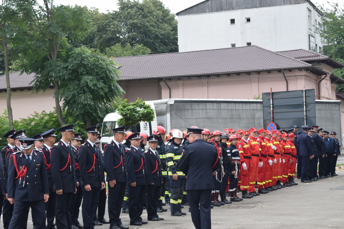 Aplauze, premii si mesaje de sustinere pentru pompierii botosaneni ...
