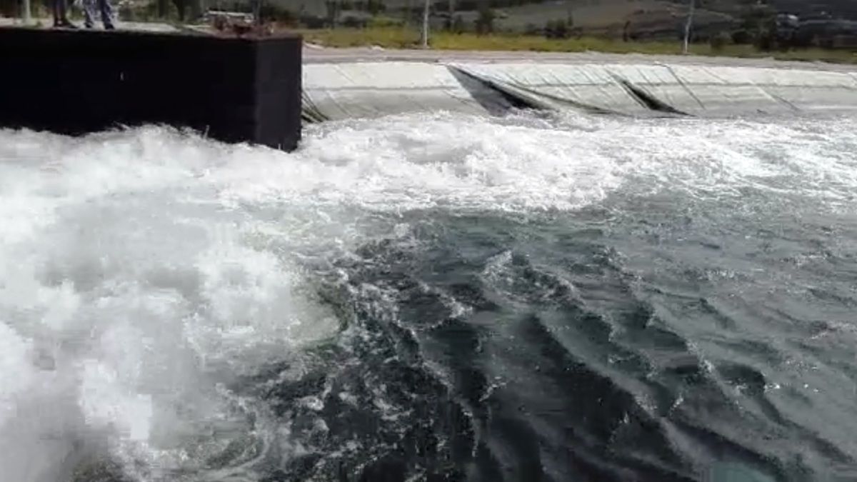 IMPRESIONANT: S-a bagat apa pe pista de rafting de la Cornisa, spui ca ...